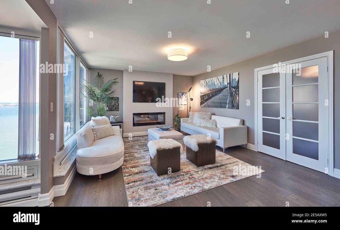 Toronto waterfront luxury condominiums Stock Photo - Alamy