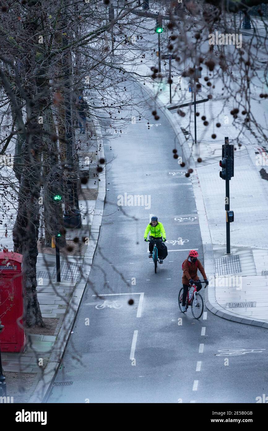 People cycle through Embankment along the cycle superhighway Stock ...