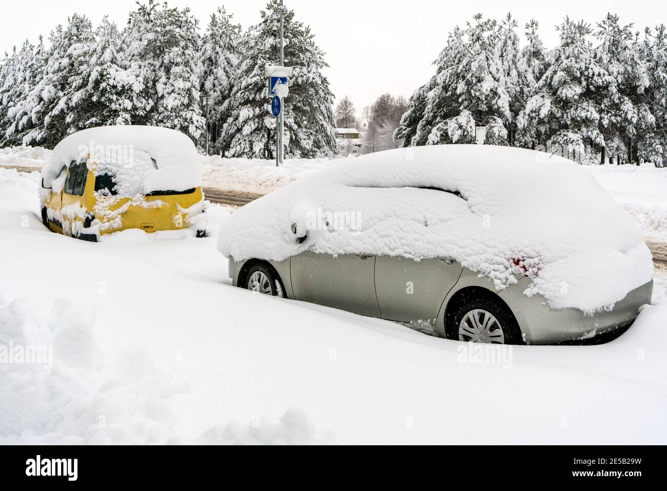 The cars on the street under snow after heavy snowfall Stock Photo - Alamy
