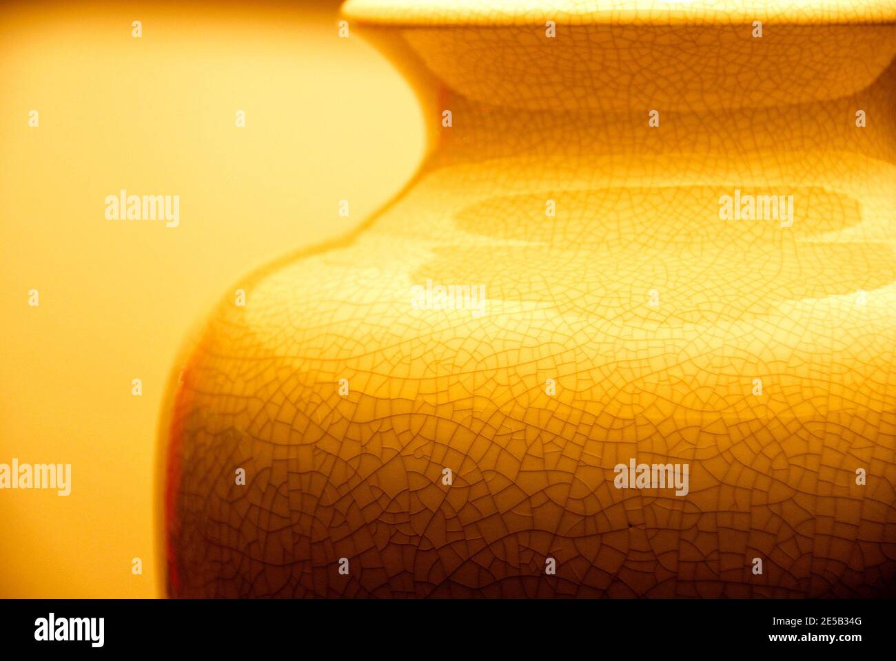 Close-up on shiny yellow vase cracked surface Stock Photo - Alamy
