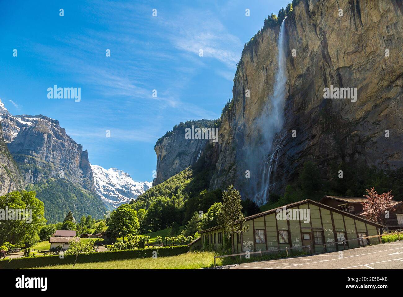 Staubbach waterfalls in Lauterbrunnen Valley in a beautiful summer day ...