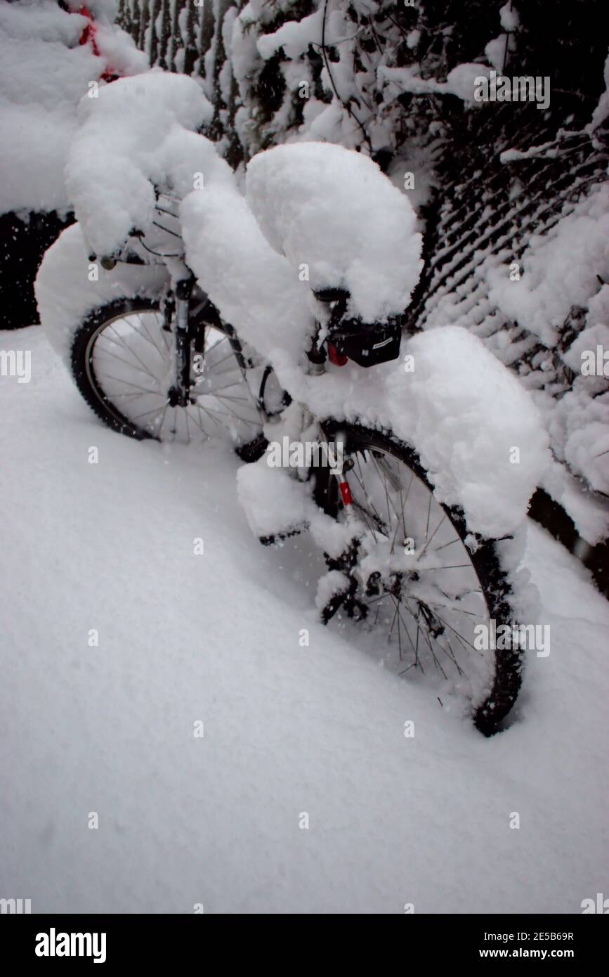 Falling of the bike hi-res stock photography and images - Alamy