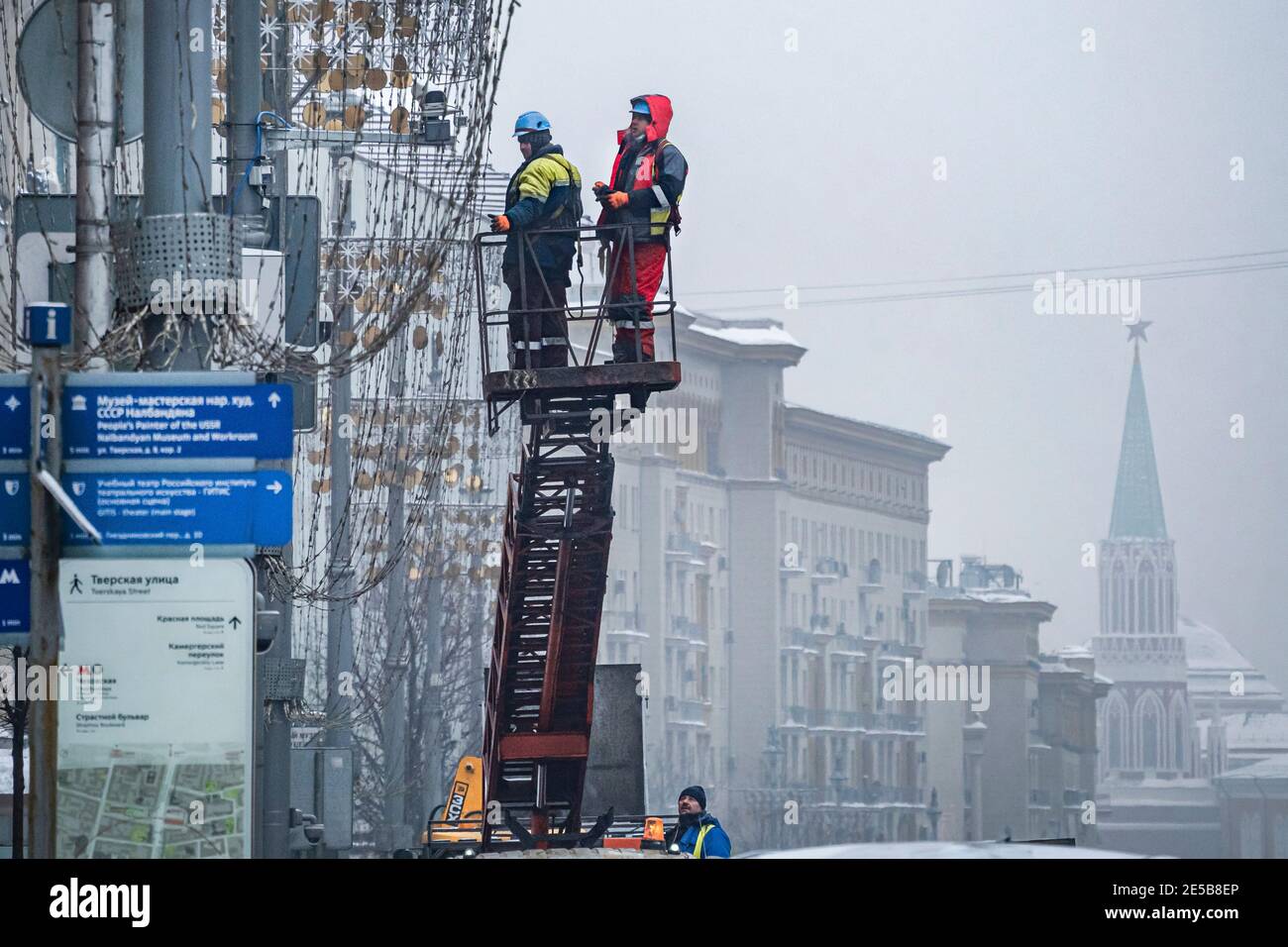 Russia, Moscow. Workers install a road rule camera Stock Photo - Alamy