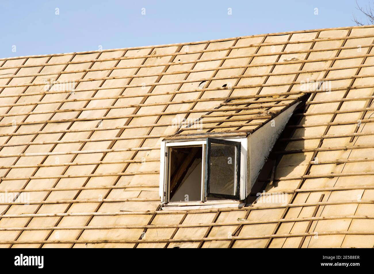 Derelict building without a roof hi-res stock photography and images ...