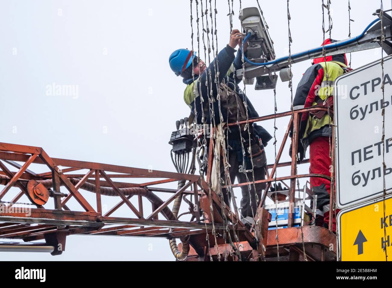 Russia, Moscow. Workers install a road rule camera Stock Photo - Alamy