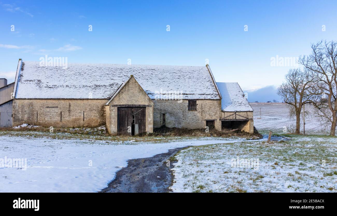 18th century barn hi-res stock photography and images - Alamy