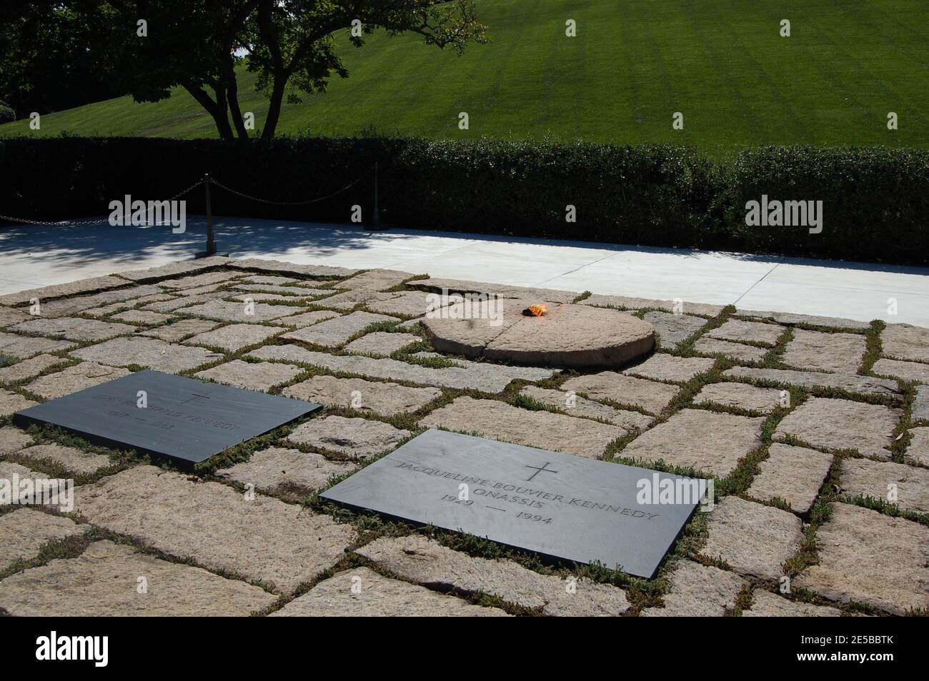 Jacqueline Kennedy and John F Kennedy Grave Washington DC eternal flame ...