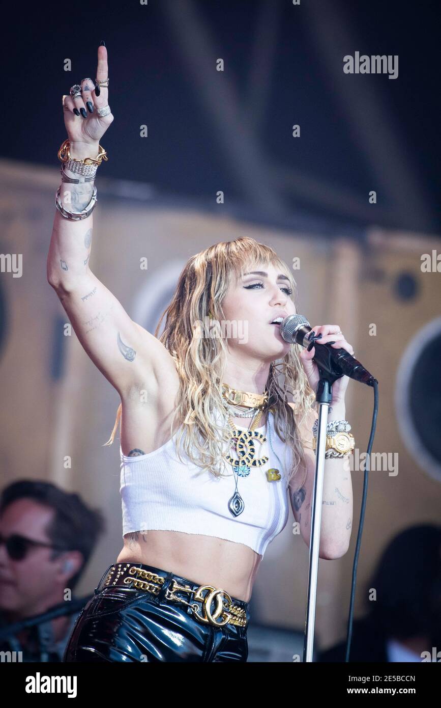 Dua lipa miley cyrus hi-res stock photography and images - Alamy
