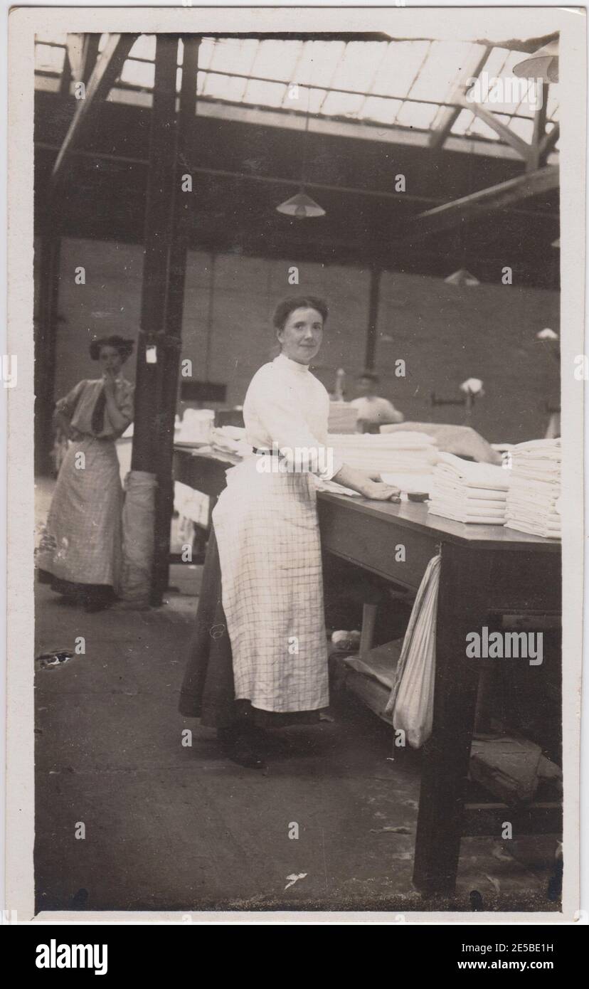 Working class family edwardian hi-res stock photography and images - Alamy