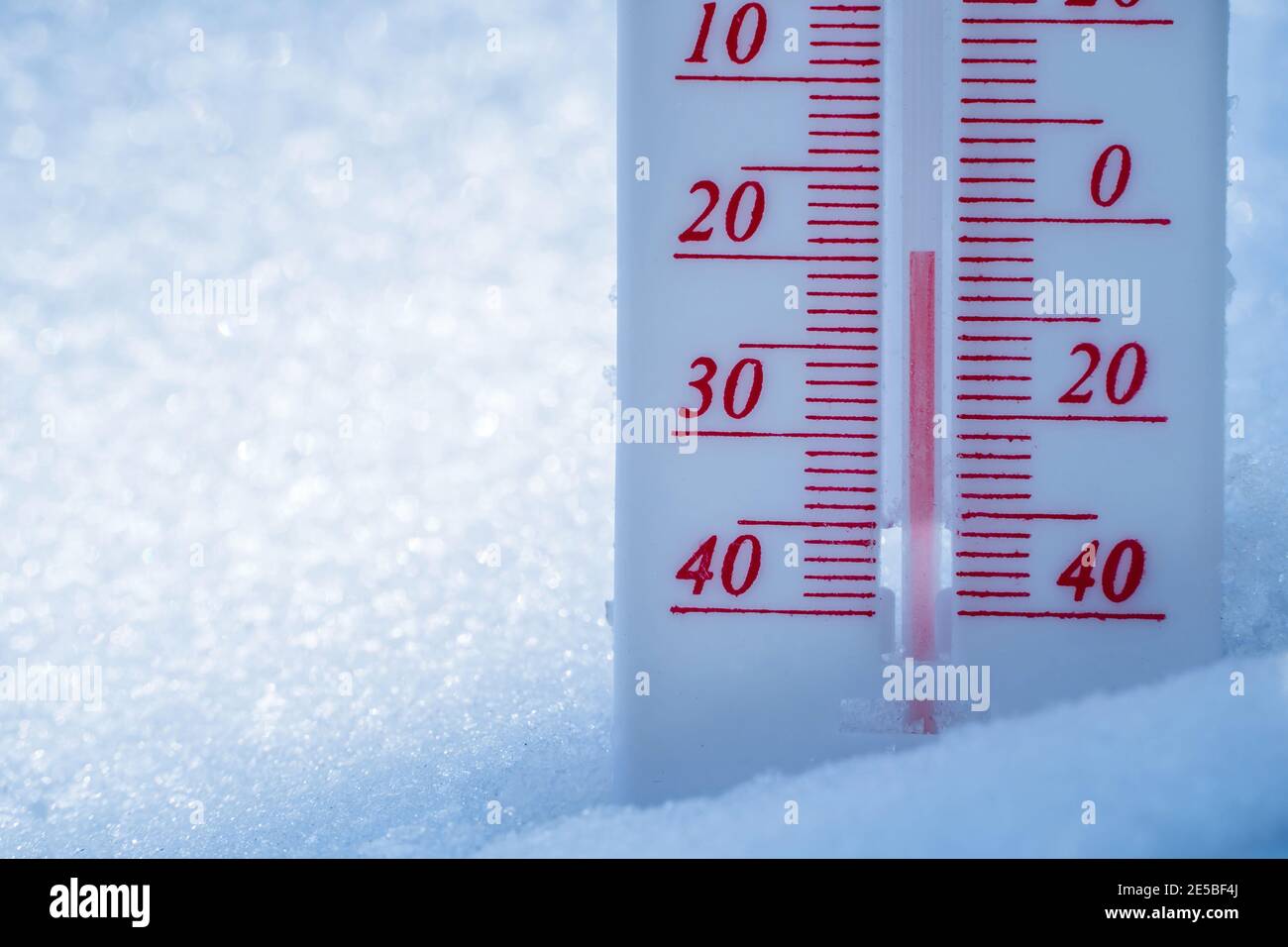 Outside thermometer showing low temperature hi-res stock photography ...