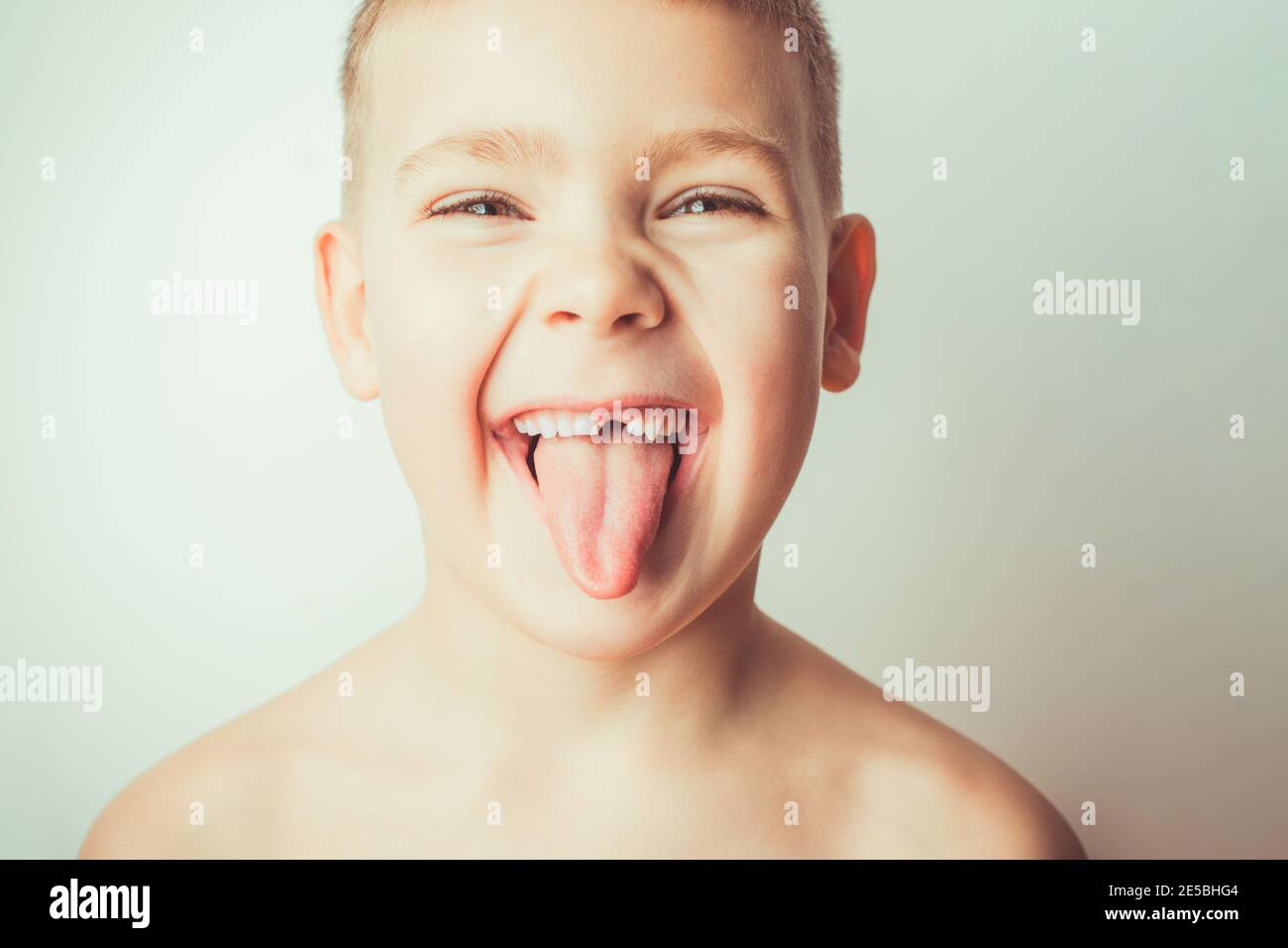 Child tooth hi-res stock photography and images - Alamy