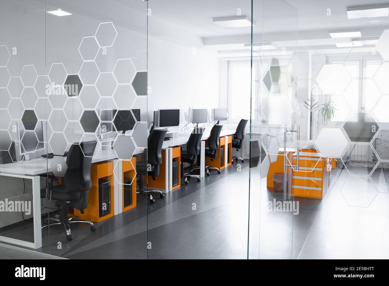 Start up company small office hi-res stock photography and images - Alamy