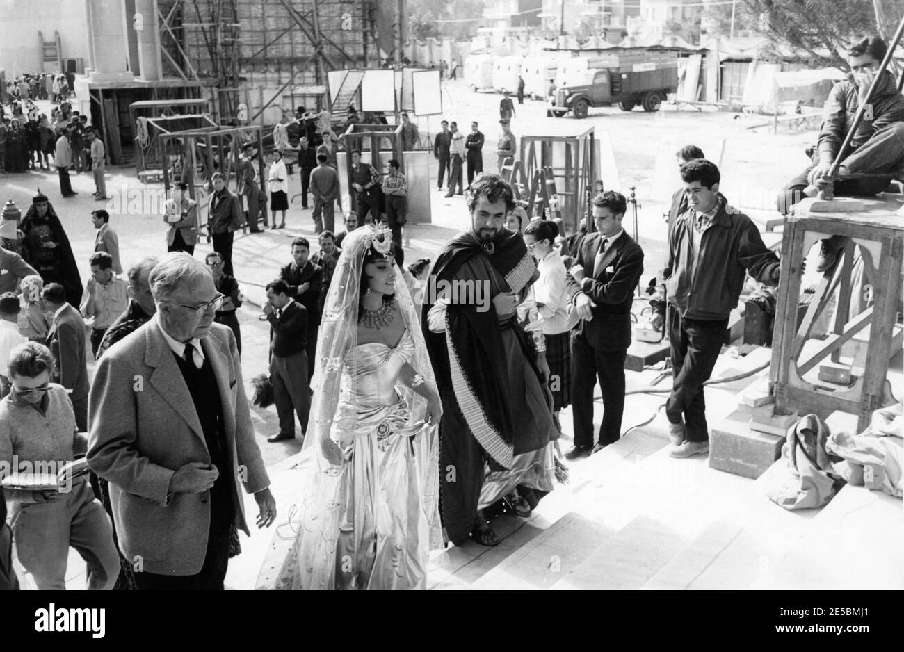 Director KING VIDOR GINA LOLLOBRIGIDA and TYRONE POWER with Film Crew ...
