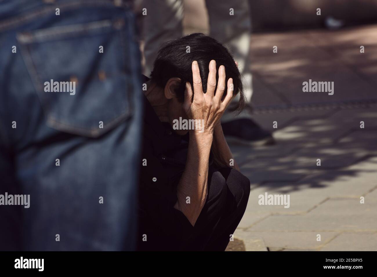 Woman hands on head Stock Photo - Alamy