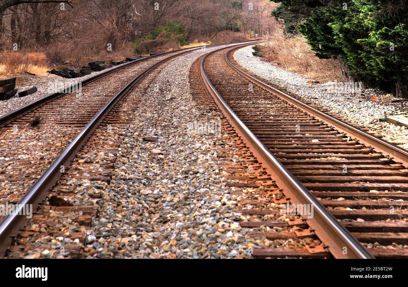 Rail tracks curve around a bend Stock Photo - Alamy