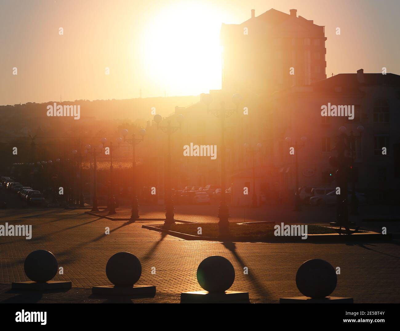 Sunlit city hi-res stock photography and images - Alamy