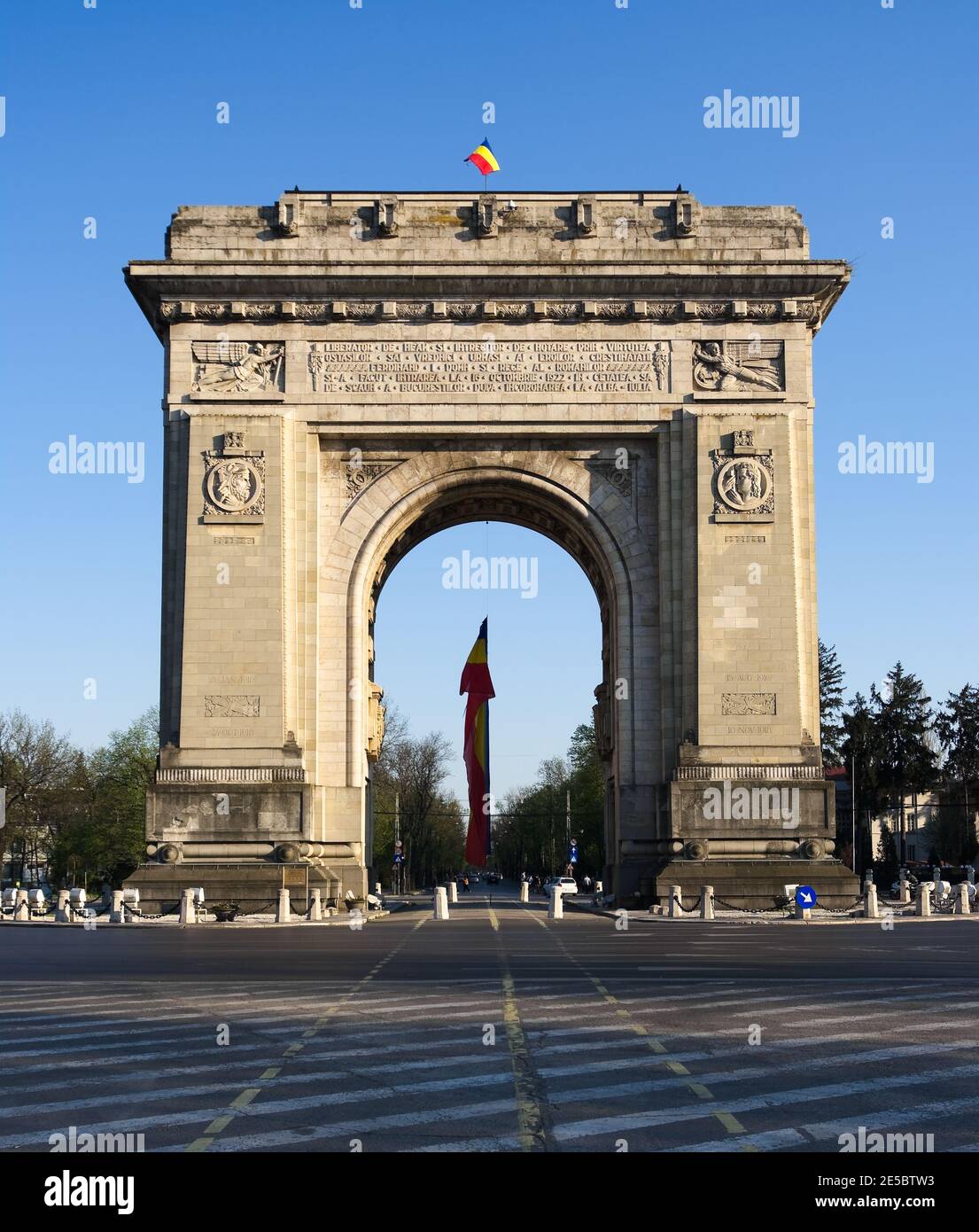 Triumph Arch - landmark in Bucharest, romanian capital Stock Photo - Alamy