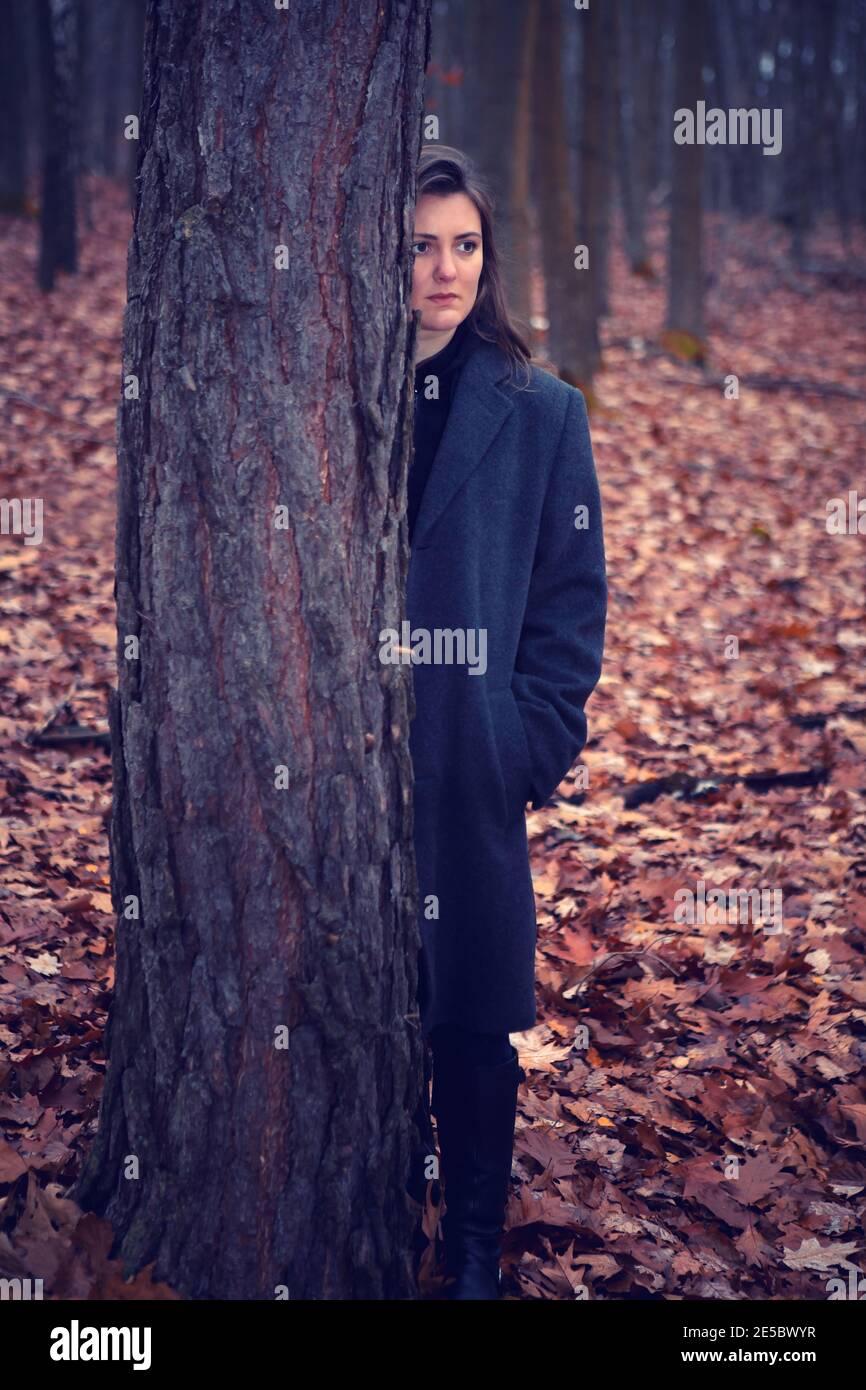 Woman crying tree hi-res stock photography and images - Alamy