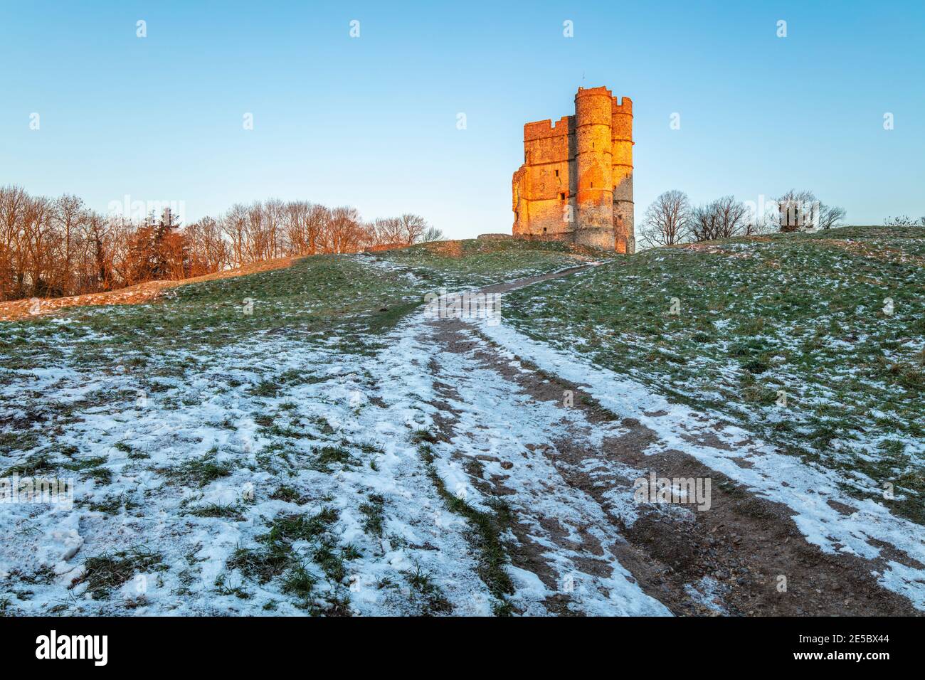 Snow white castle hi-res stock photography and images - Alamy
