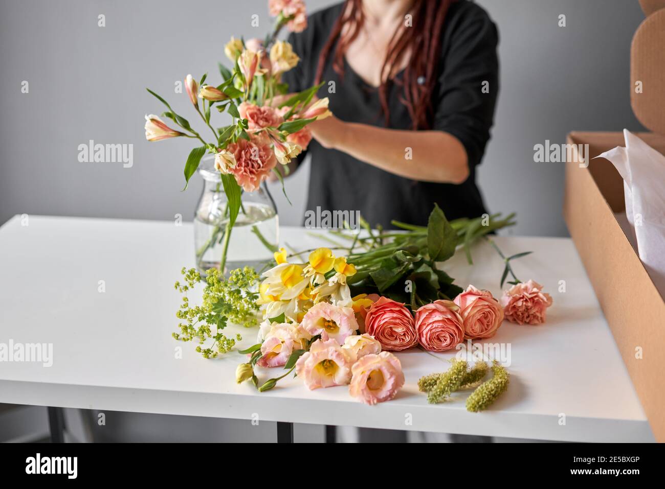 Bouquet 005, step by step installation of flowers in a vase. Flowers ...