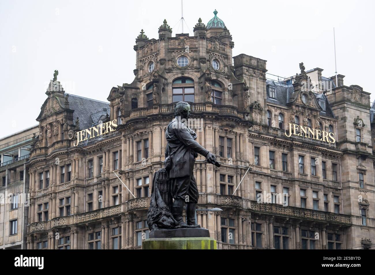 Shopping stores exterior hi-res stock photography and images - Alamy