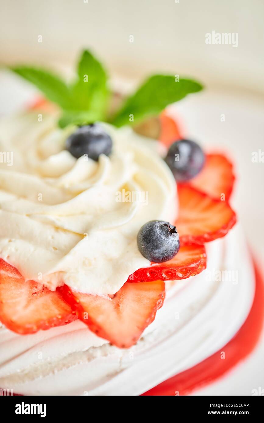 Individual fruit pavlova dessert hi-res stock photography and images ...
