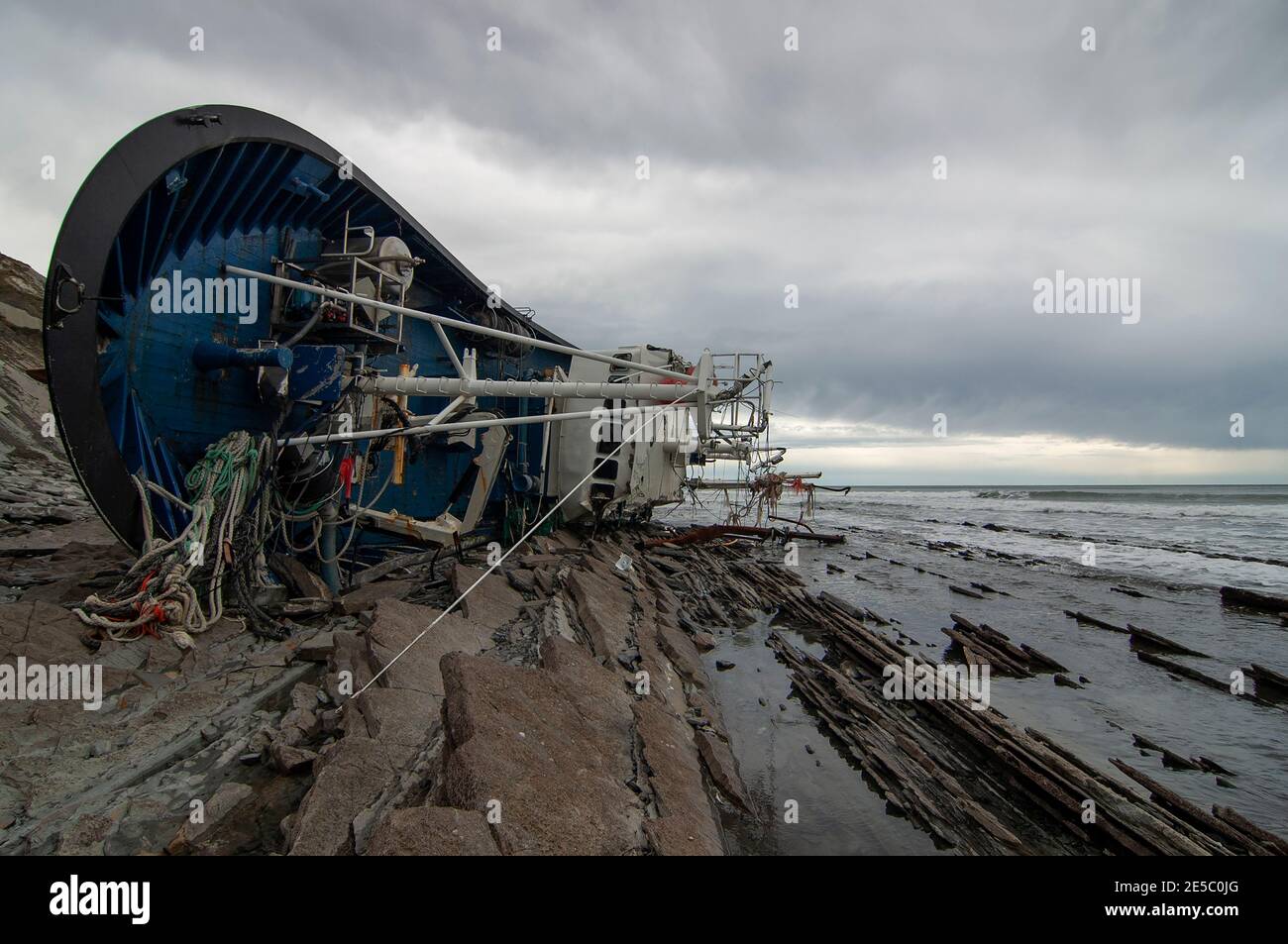 Wrecked ship hi-res stock photography and images - Alamy