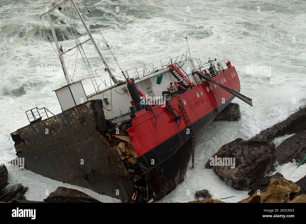 Sunken cargo ship hi-res stock photography and images - Alamy