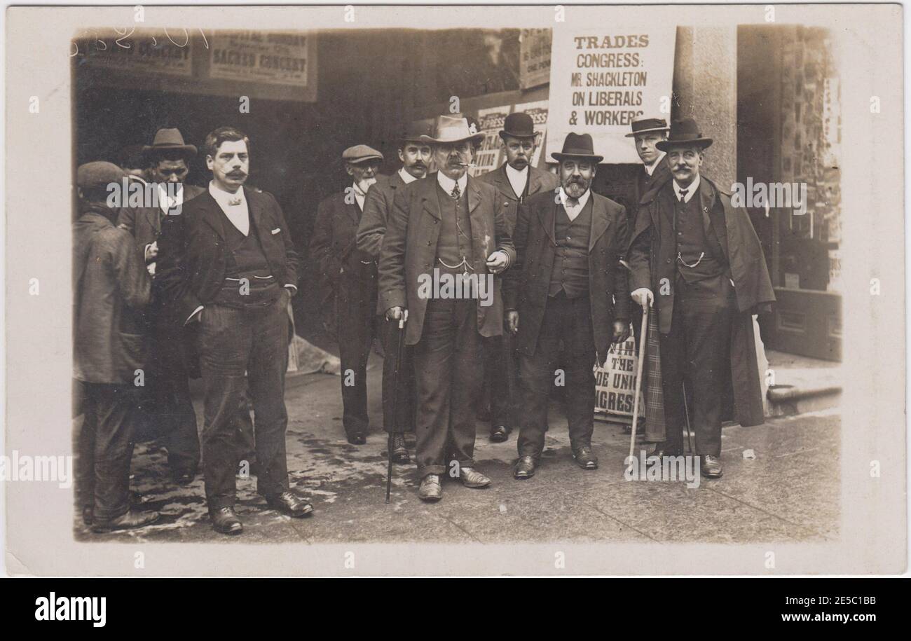 British working class 1900s hi-res stock photography and images - Alamy