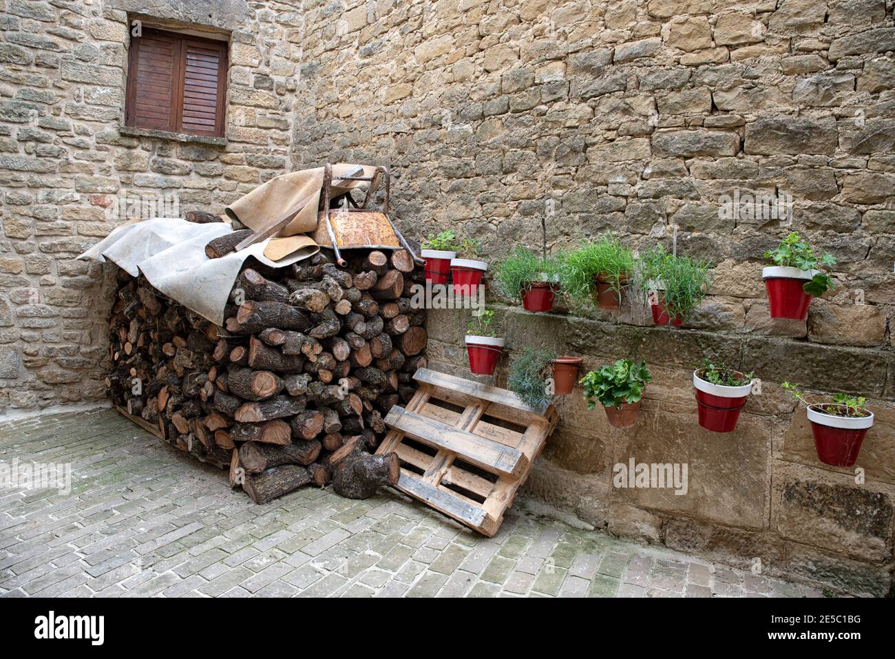 flower pots on stone wall Stock Photo - Alamy