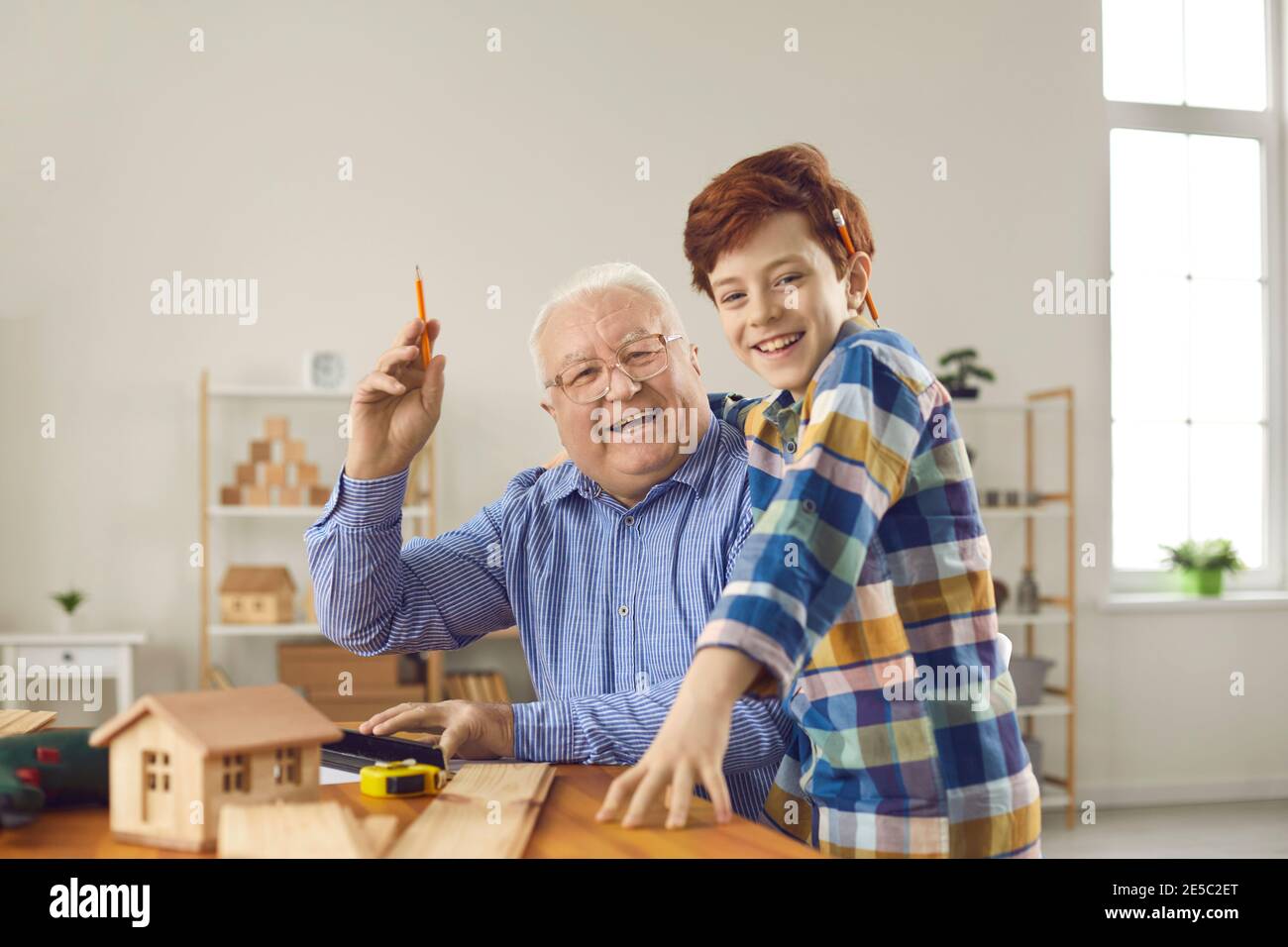 Doing craft hi-res stock photography and images - Alamy