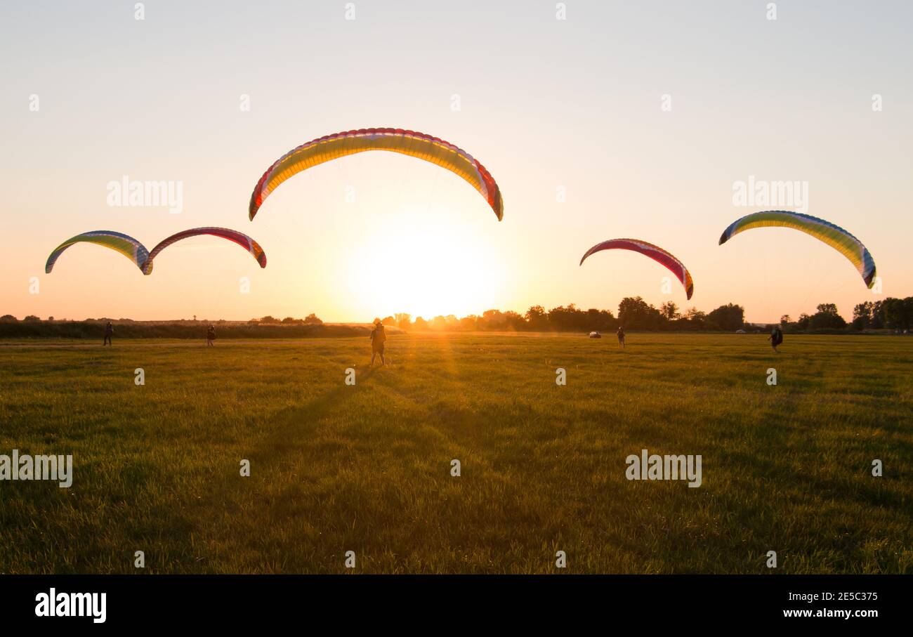 Ground handling hi-res stock photography and images - Alamy