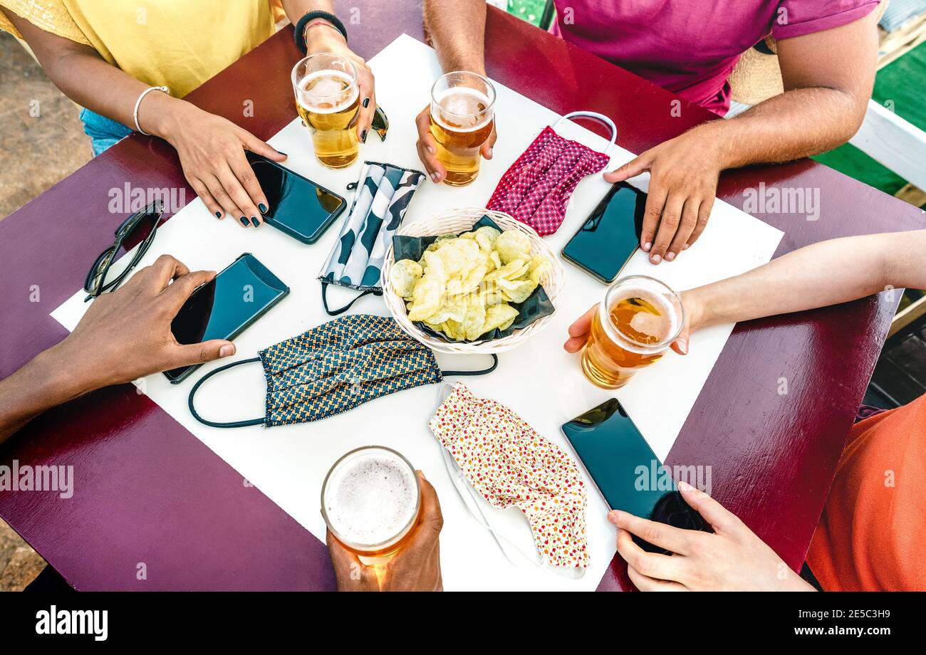 Family using phones table hi-res stock photography and images - Alamy