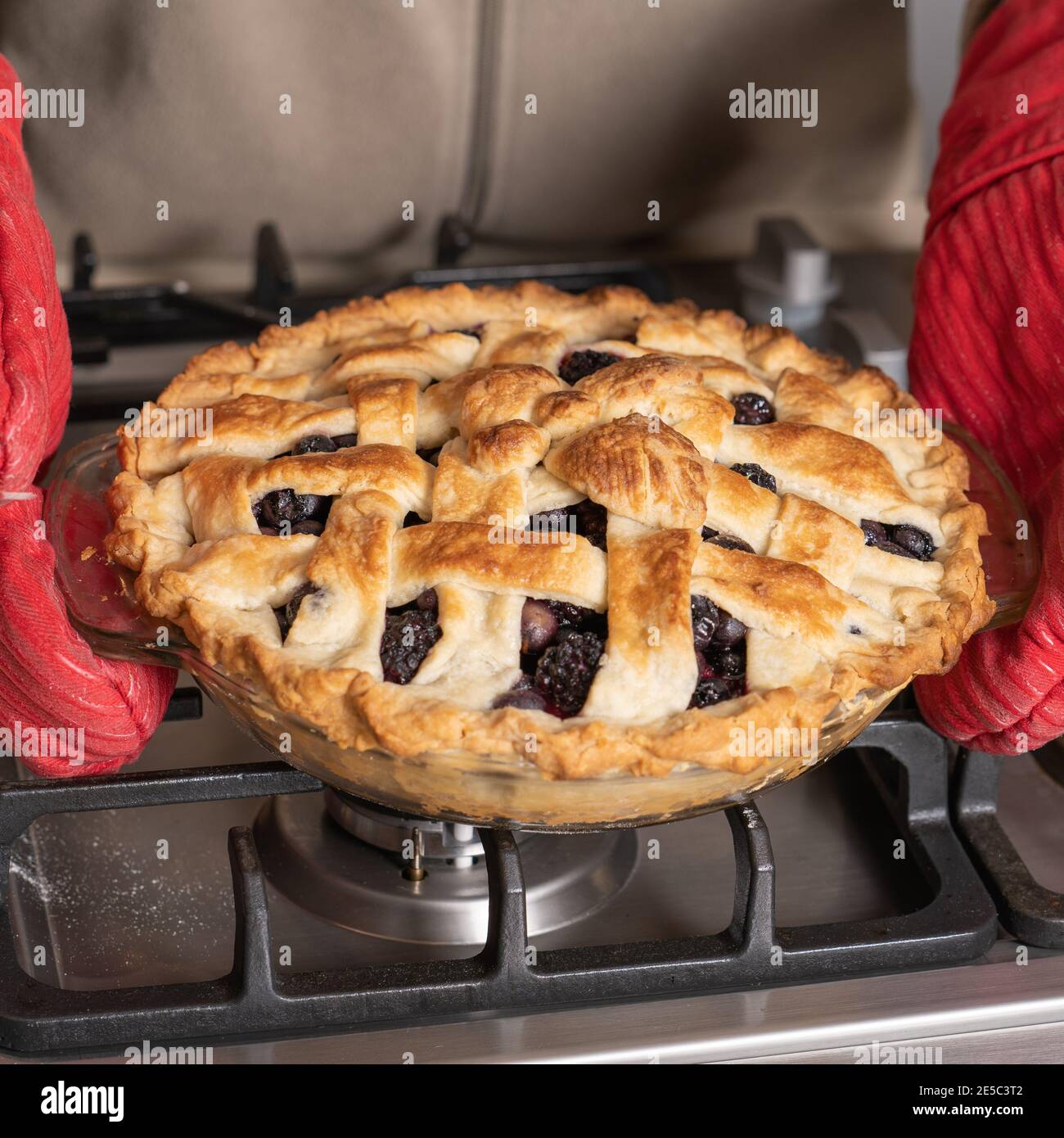 Walkthrough making pie hi-res stock photography and images - Alamy