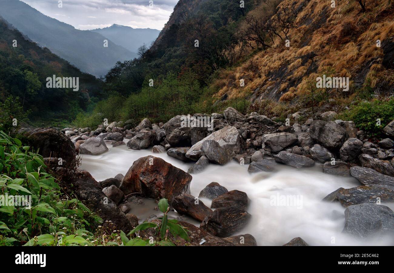 River peaks hi-res stock photography and images - Alamy