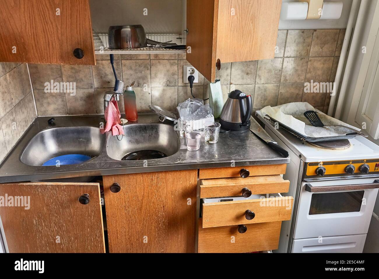 Dirty Kitchen Detail Stock Photo - Alamy