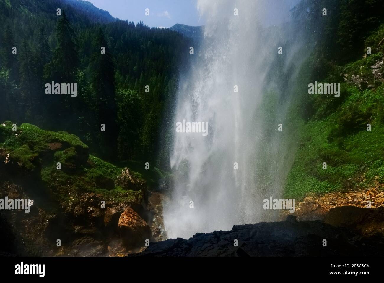Huge waterfall hi-res stock photography and images - Alamy