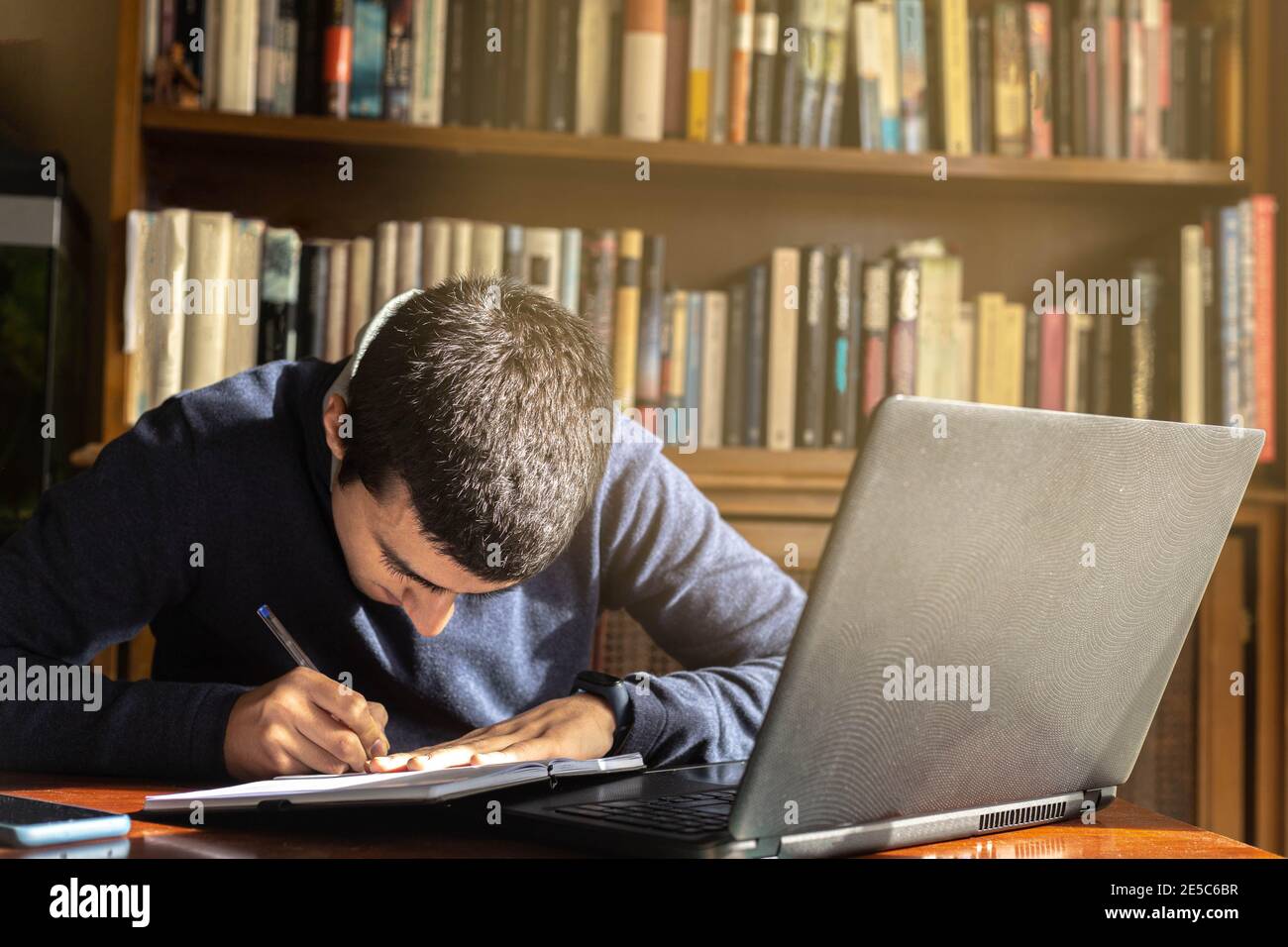 Student online learning hi-res stock photography and images - Alamy