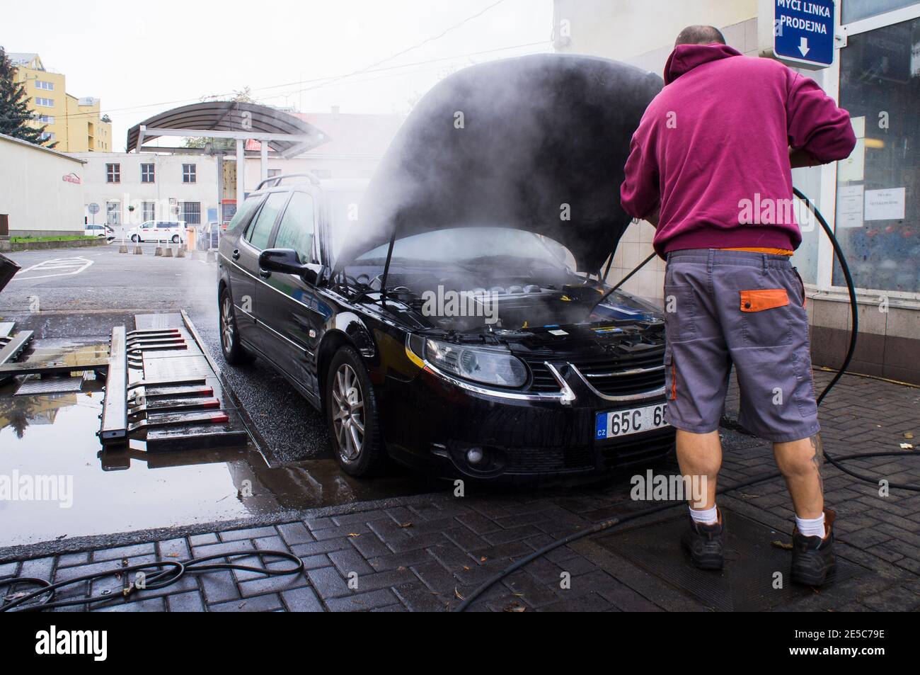 Manual car wash engine with pressure water, washing car, cleaning ...