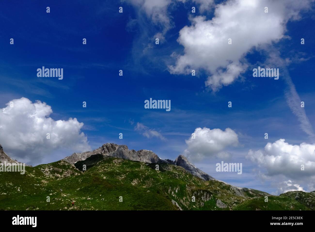 Deep blue mountain sky hi-res stock photography and images - Alamy