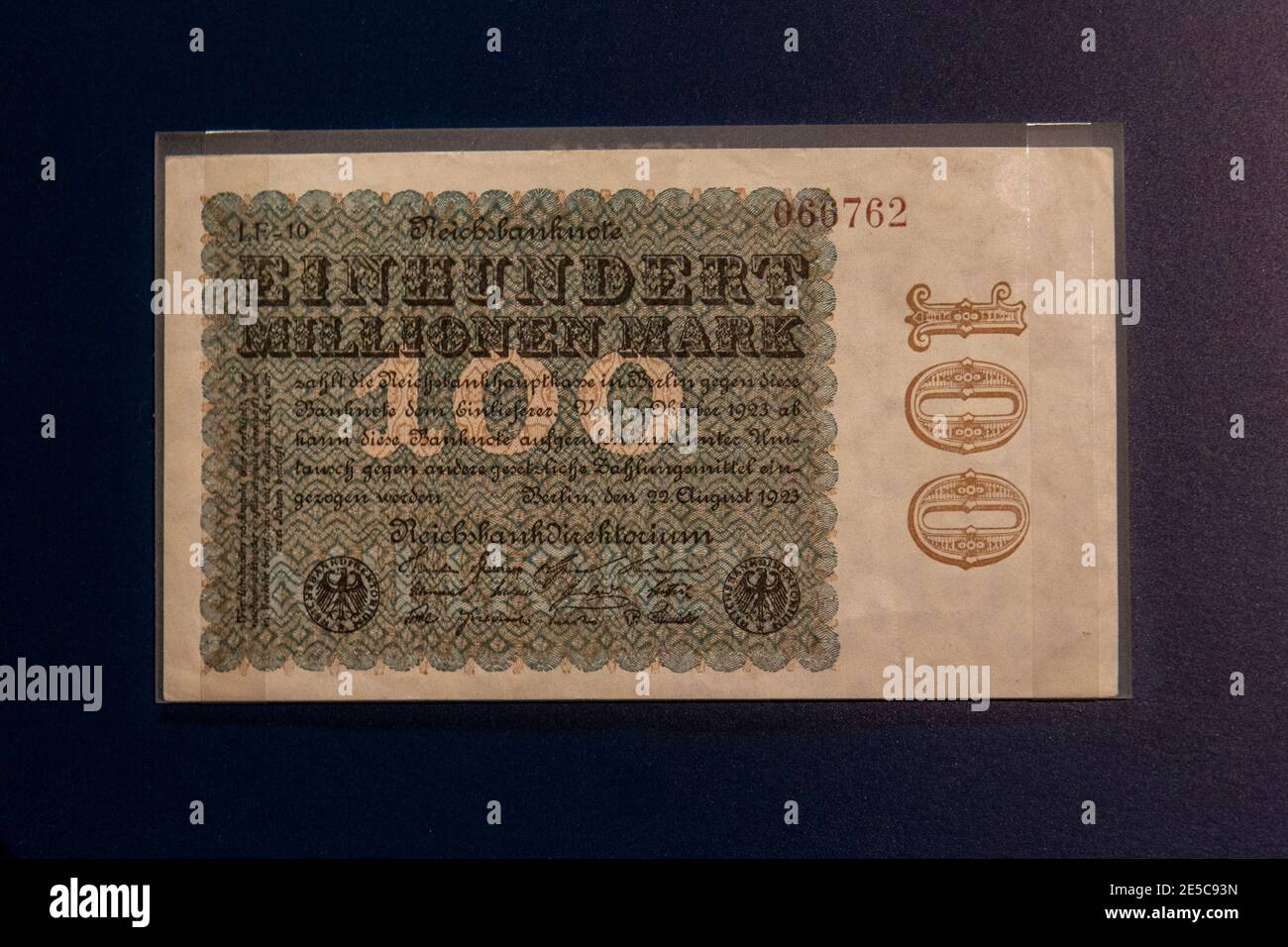 German money 1920s hi-res stock photography and images - Alamy