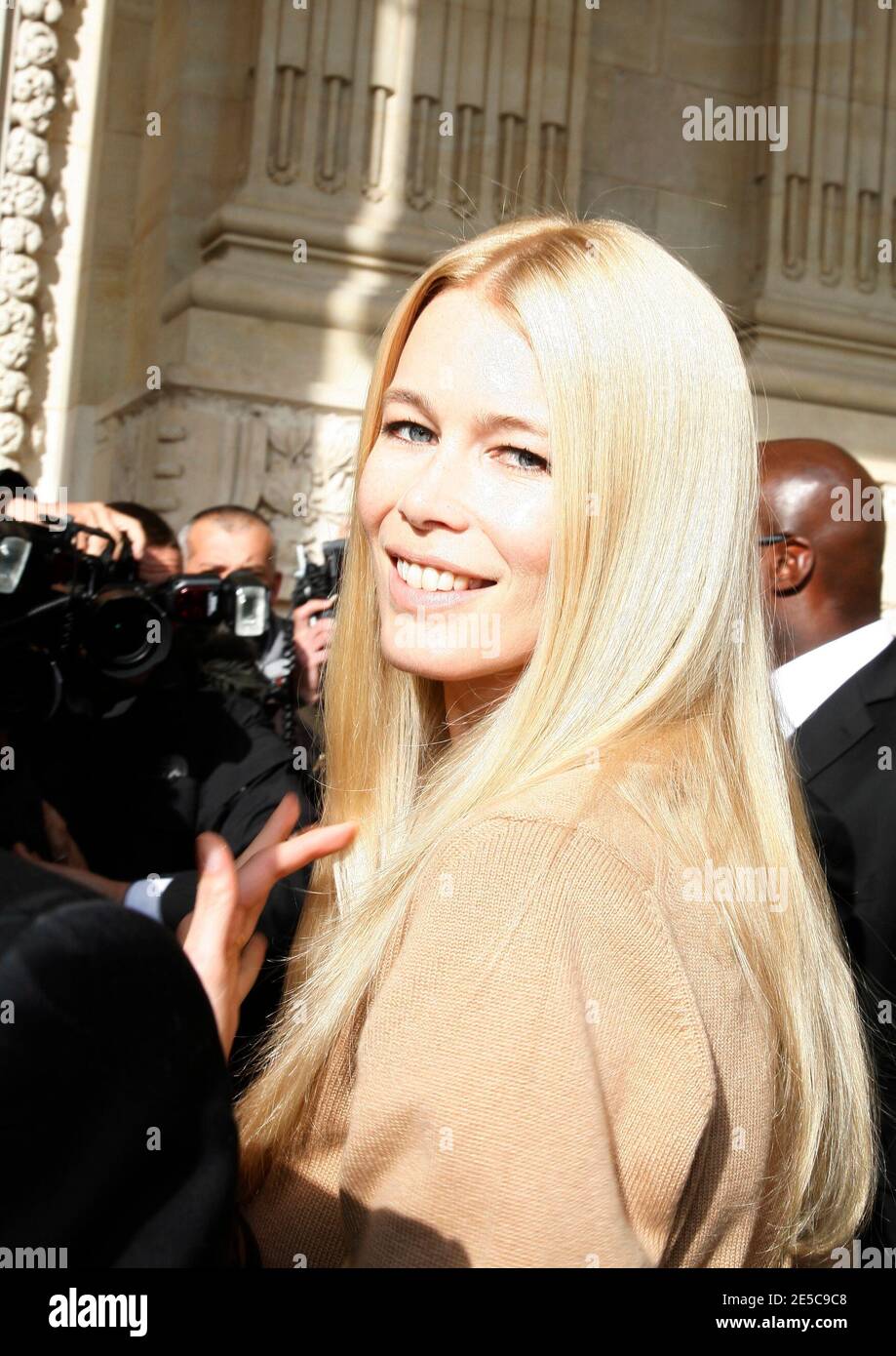 Claudia Schiffer arrives for the Chanel show held during Paris Spring ...