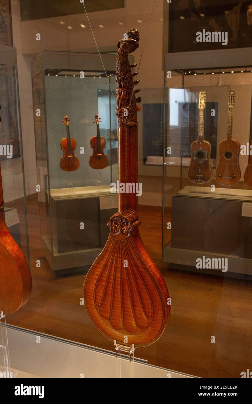 Cittern hi-res stock photography and images - Alamy