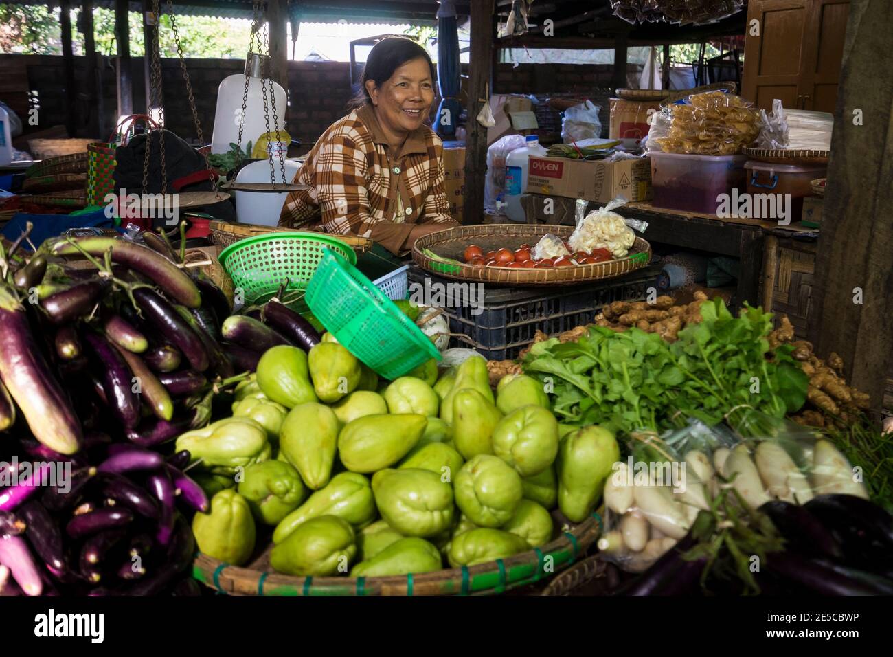 Asian female street vendors hi-res stock photography and images - Alamy
