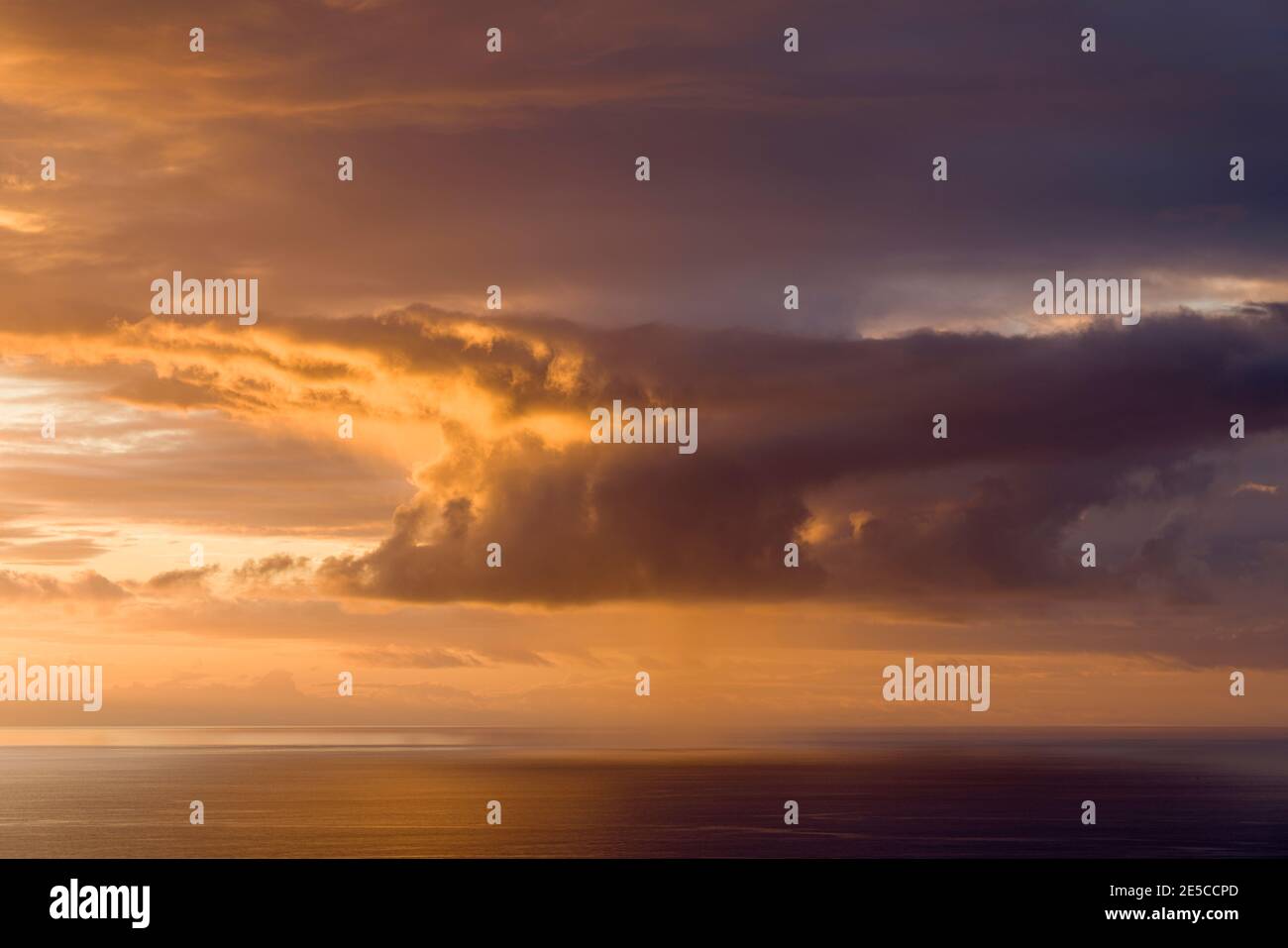 Cumulus clouds over pacific ocean hi-res stock photography and images ...