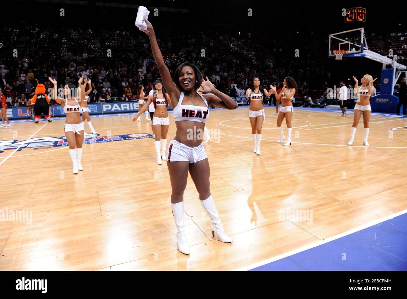Nba cheerleaders hi-res stock photography and images - Alamy