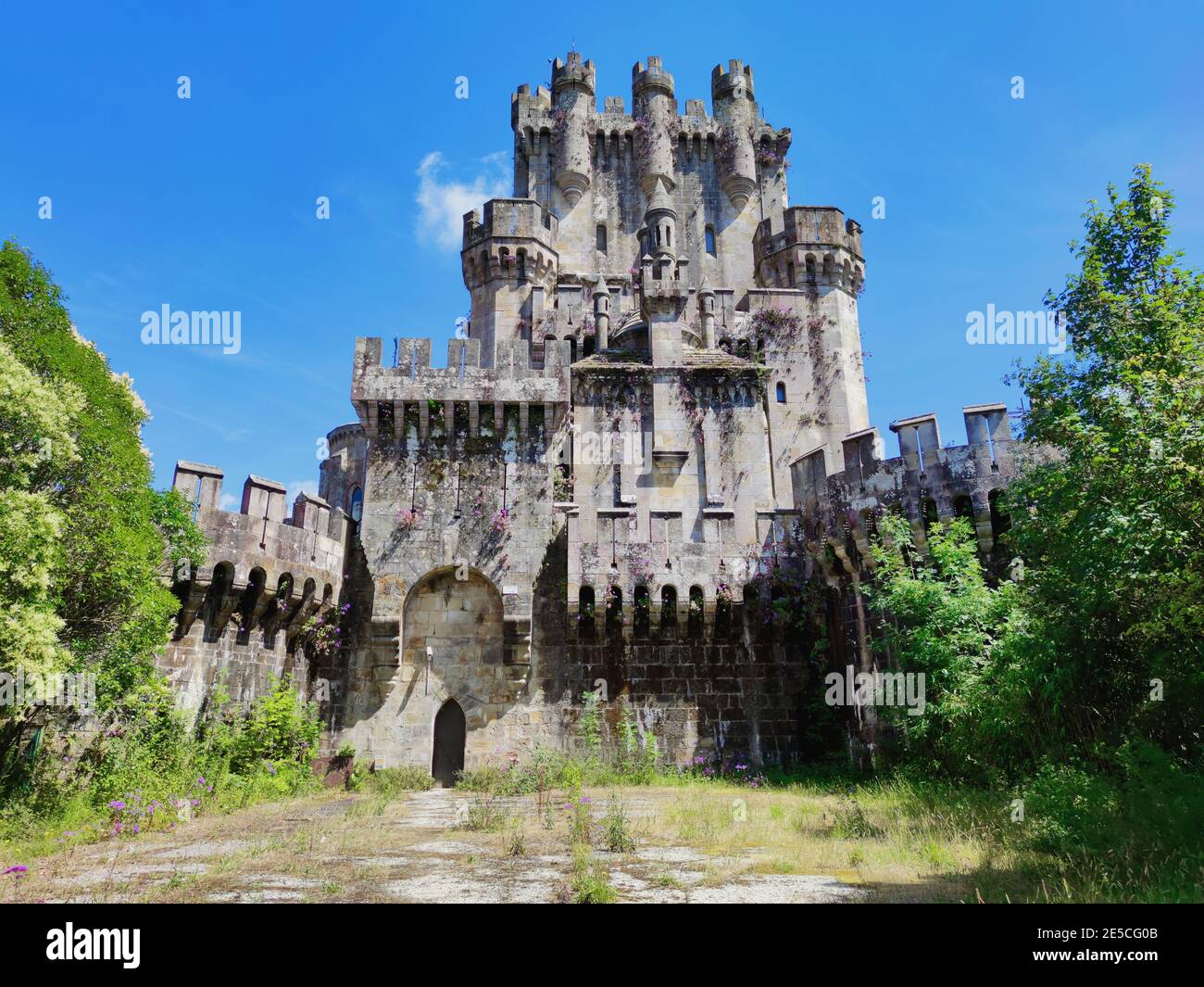 Butron castle in basque country Stock Photo - Alamy