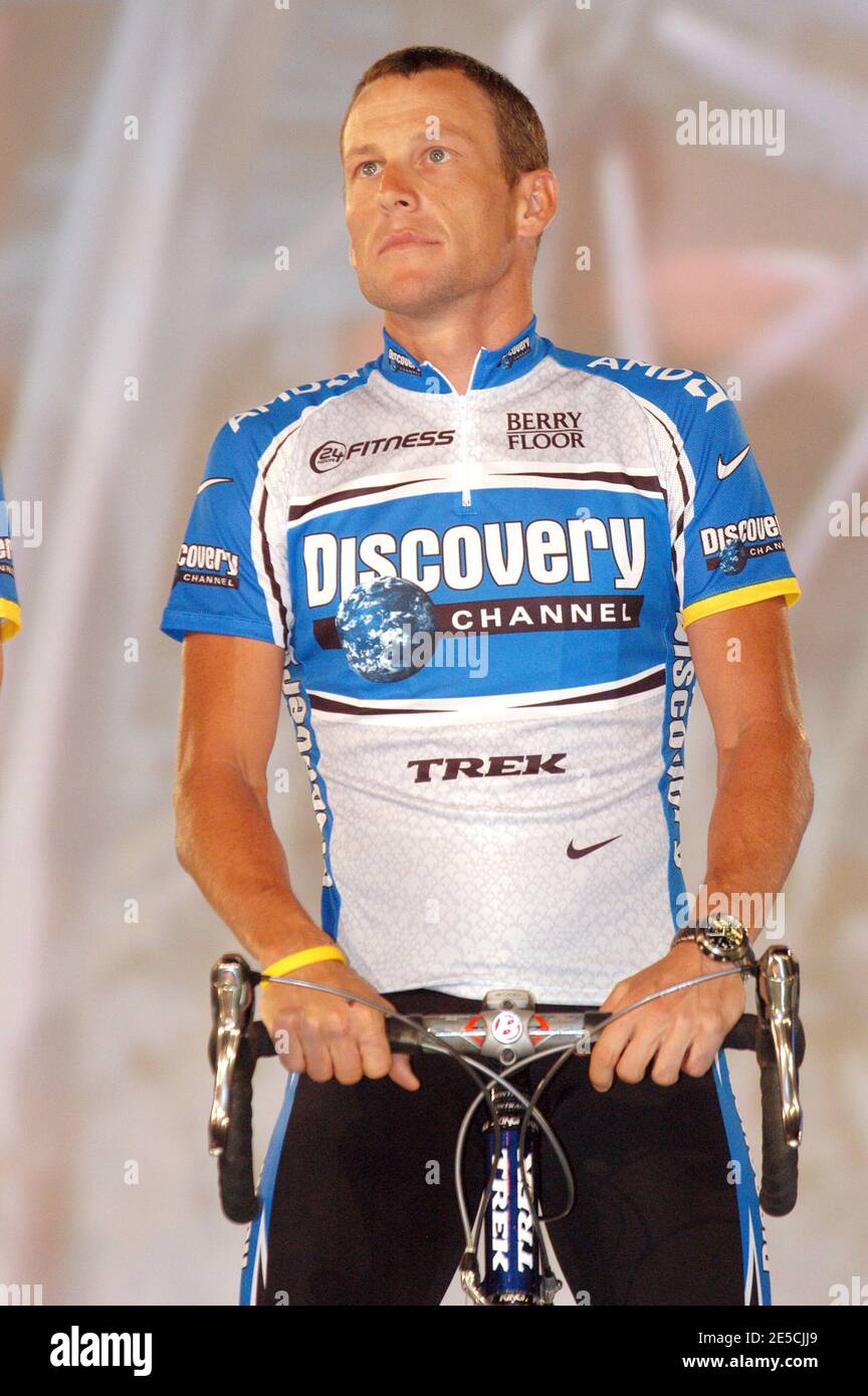 Lance Armstrong of the USA riding for the Discovery Channel cycling ...