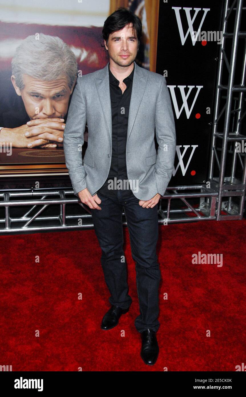 Actor Matthew Settle attending the premiere of 'W' at the Ziegfeld ...