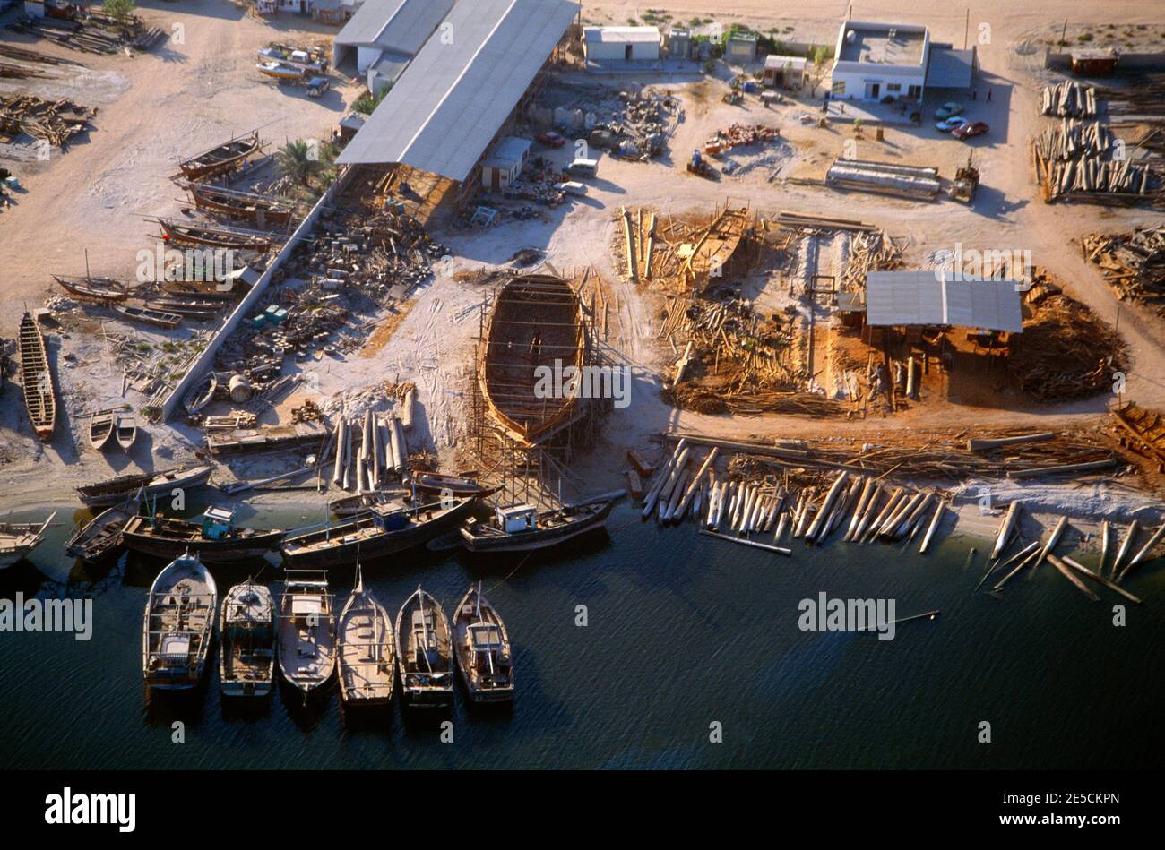 Dhow construction hi-res stock photography and images - Alamy